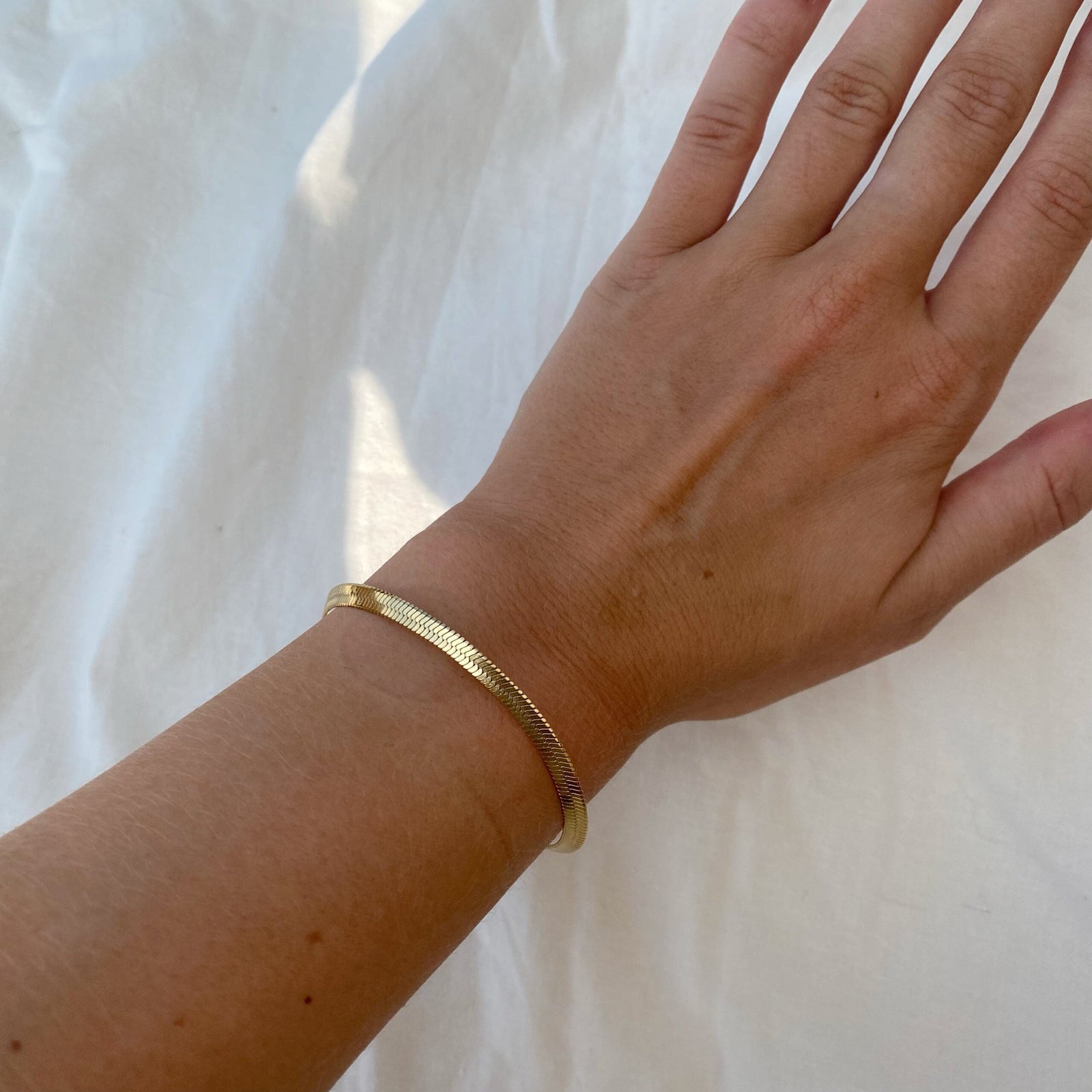 Snake-armbånd som er elegant og nemt at style | Winther Studio